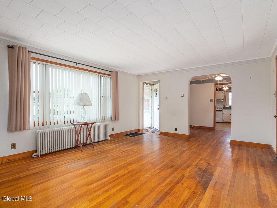 32 Blakely Court, Troy, NY 12180 | Zillow