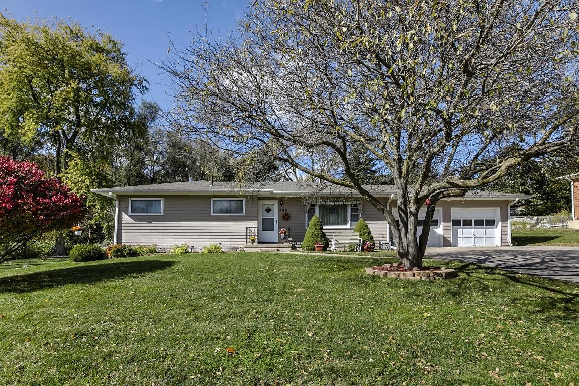 208 Pickardy Ln, Council Bluffs, IA 51503 | Zillow