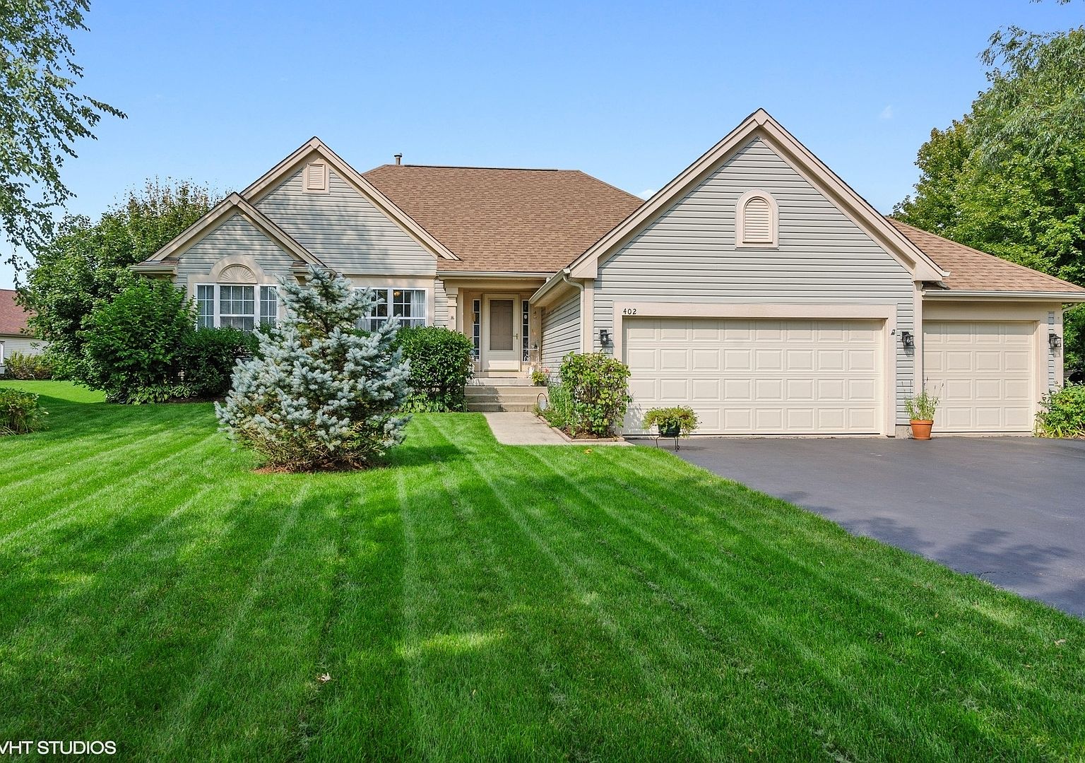 402 Farnsworth Cir, Port Barrington, IL 60010 | Zillow