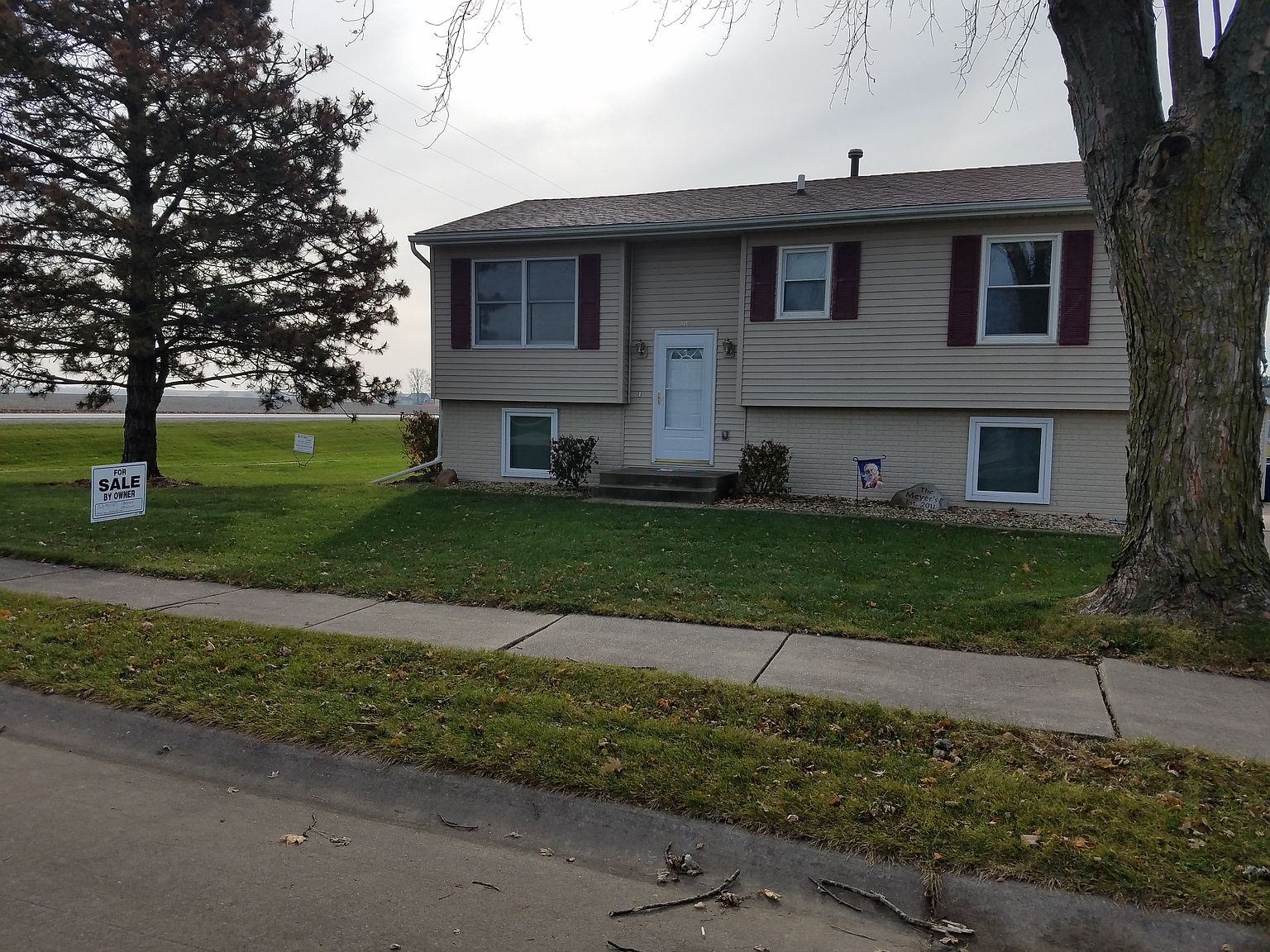 101 7th Ave W, Donahue, IA 52746 | Zillow