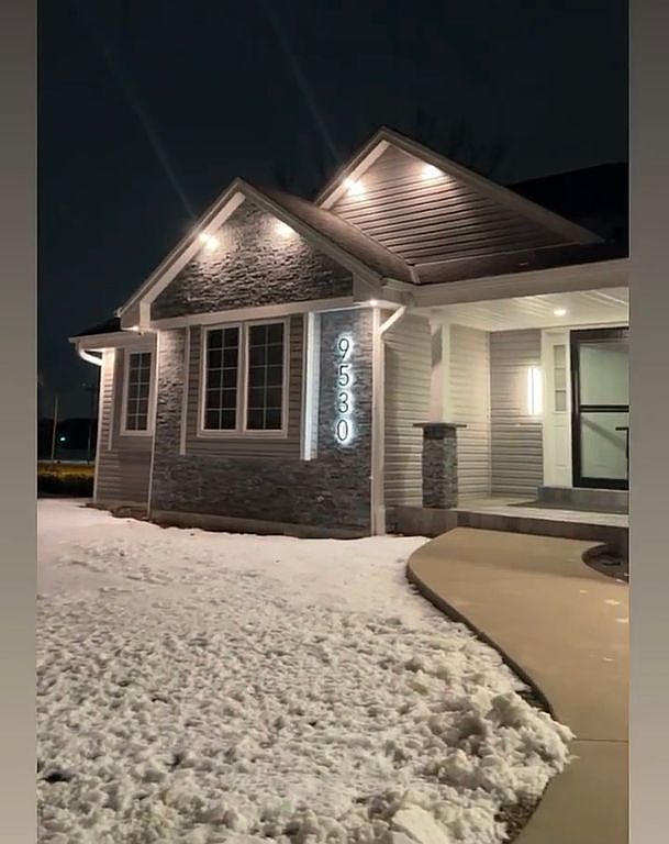 9530 S Wintergreen Ct, Oak Creek, WI 53154 | Zillow