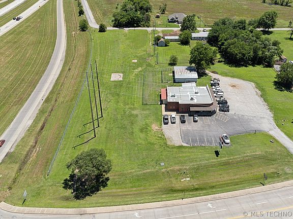 220 E Center St S, Collinsville, OK 74021 | MLS #2419612 | Zillow