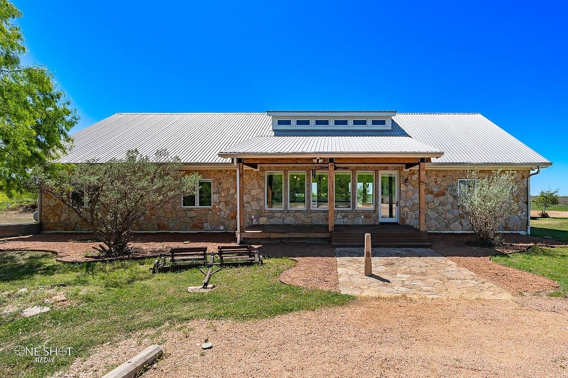 1001 S Houston St, Santa Anna, TX 76878 | Zillow