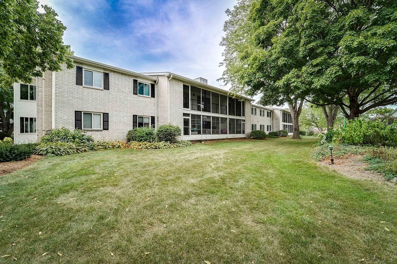 1522 Golf View Drive UNIT G, Madison, WI 53704 | MLS #1963177 | Zillow