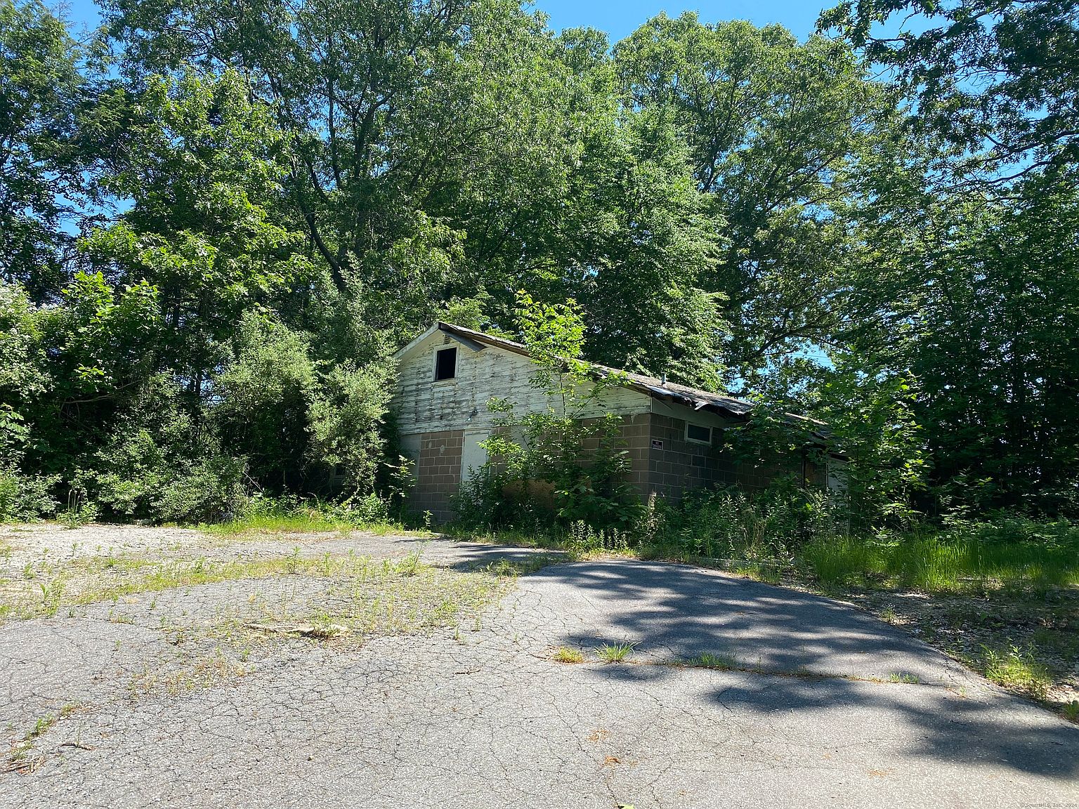 828 Vauxhall Street Ext, Waterford, CT 06385 | MLS #24022711 | Zillow