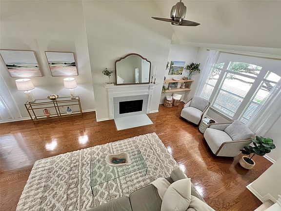 702 Memorial Heights Dr, Houston, TX 77007 | Zillow