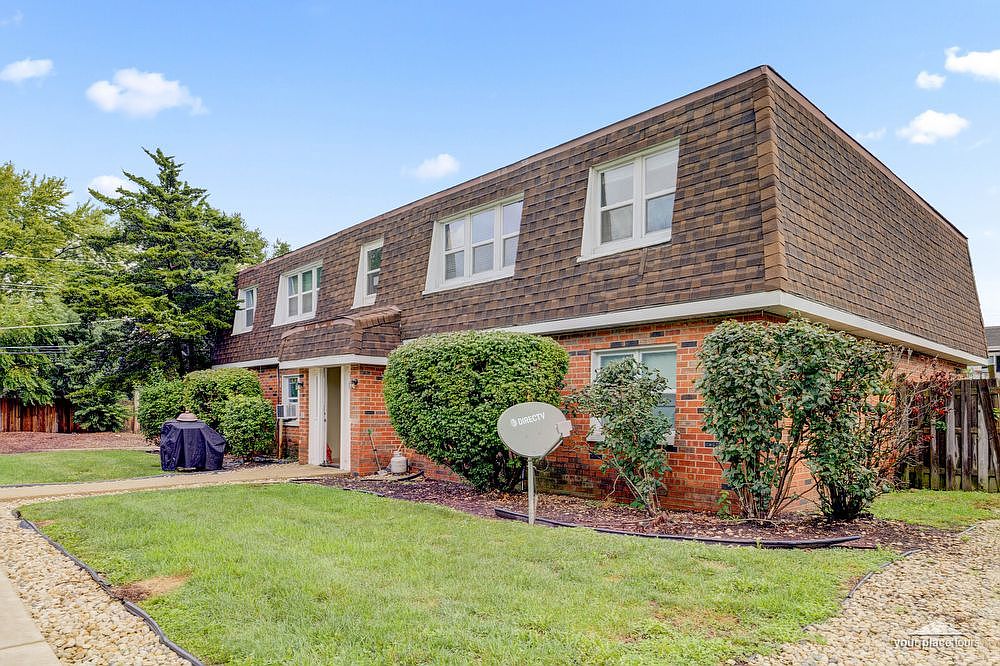 107 Harbor Dr APT B, Oswego, IL 60543 | Zillow