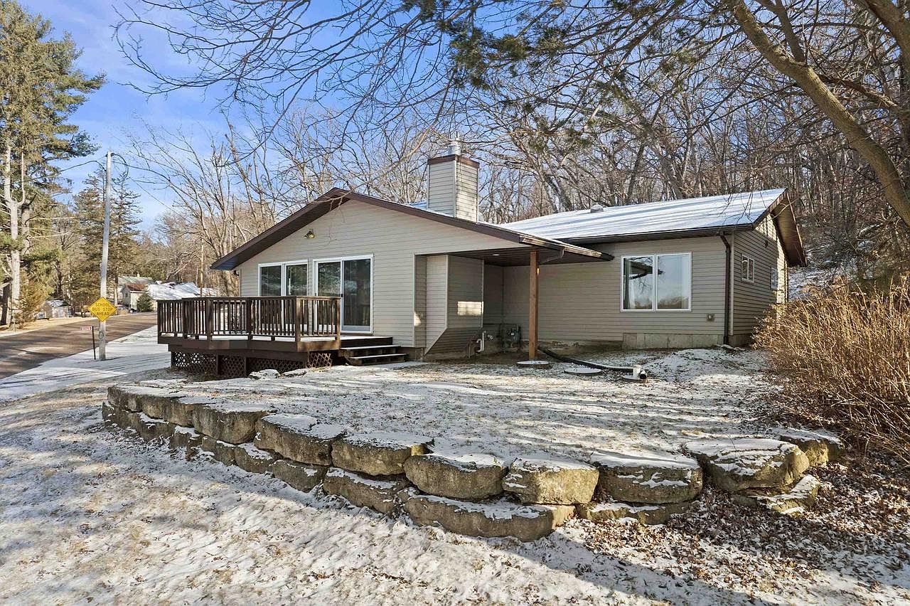 N3860 Tipperary Road, Poynette, WI 53955 | MLS #1993081 | Zillow