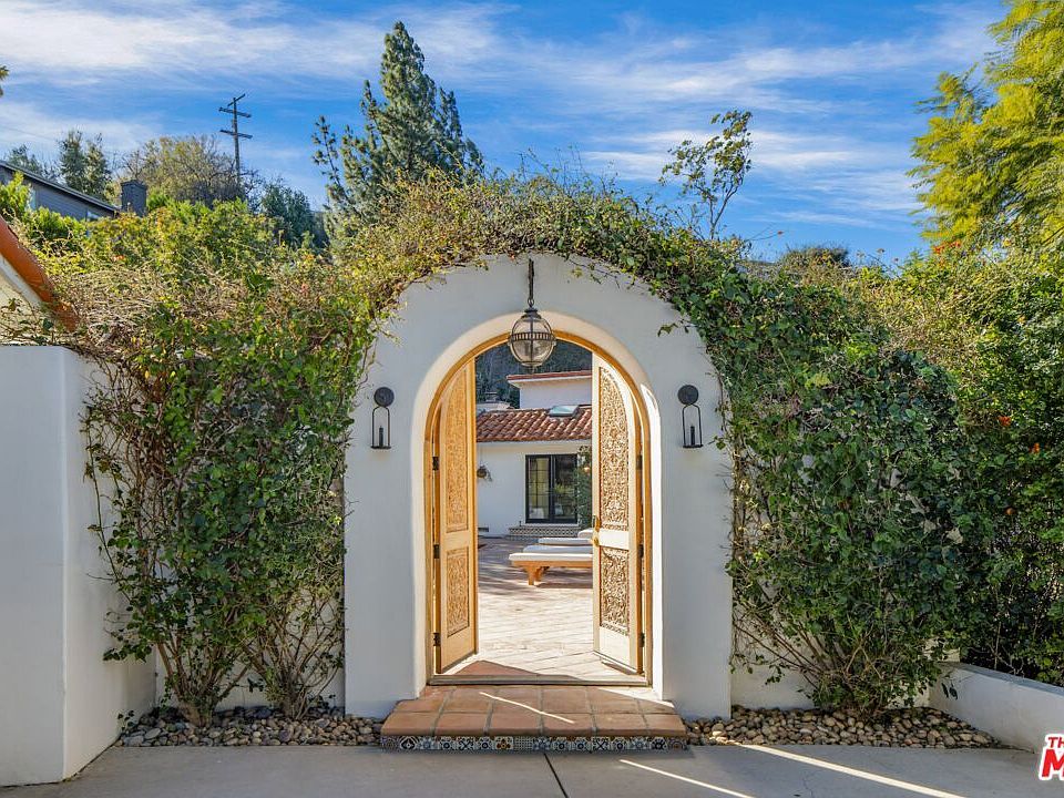 3646 Sunswept Dr, Studio City, CA 91604 | Zillow