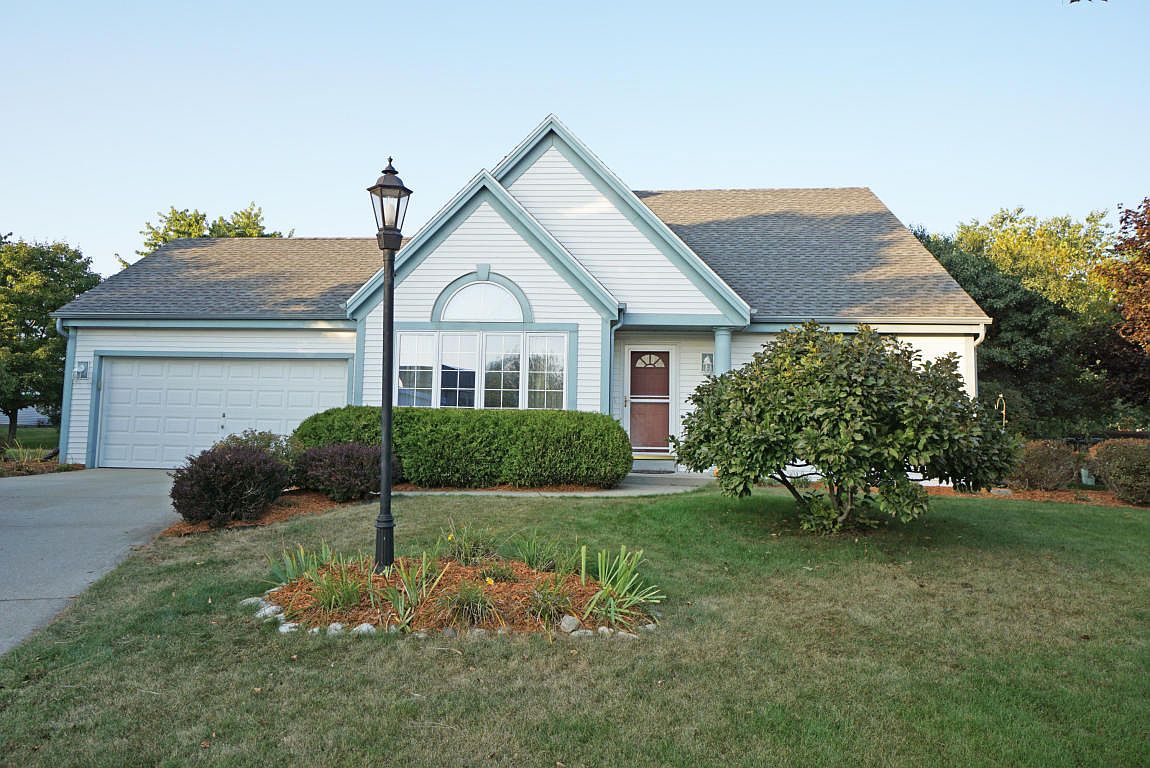 533 Greenwood Ct, Pewaukee, WI 53072 | Zillow