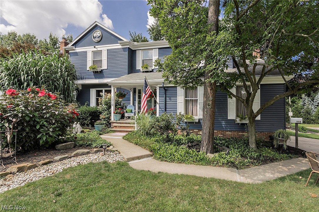1010 Pinewood Cir, Lyndhurst, OH 44124 | Zillow