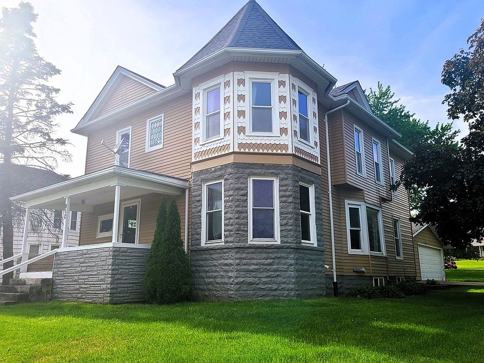 910 N 1st St, Ashton, IL 61006 | Zillow