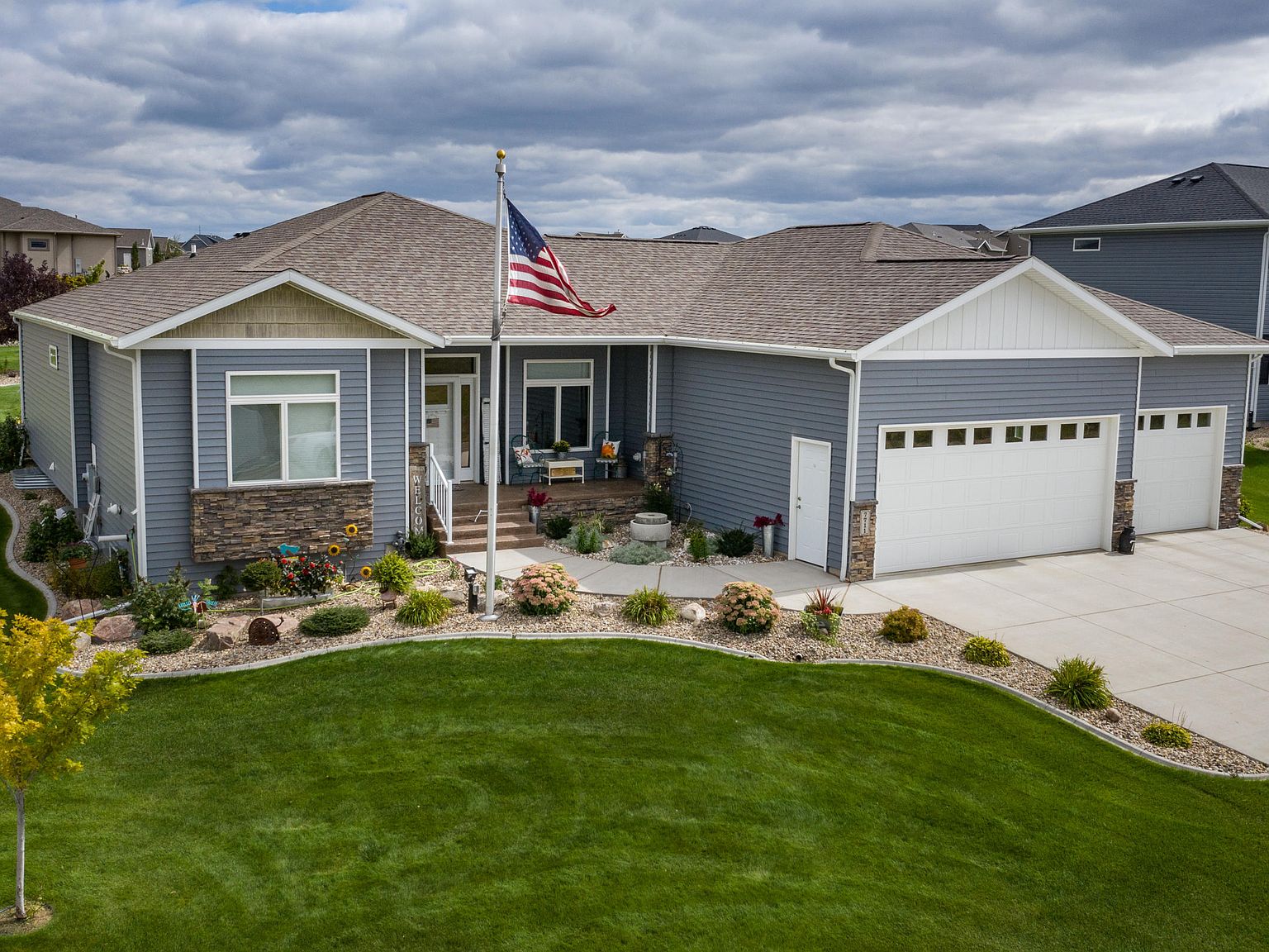 7711 Hawktree Dr, Bismarck, ND 58503 | Zillow