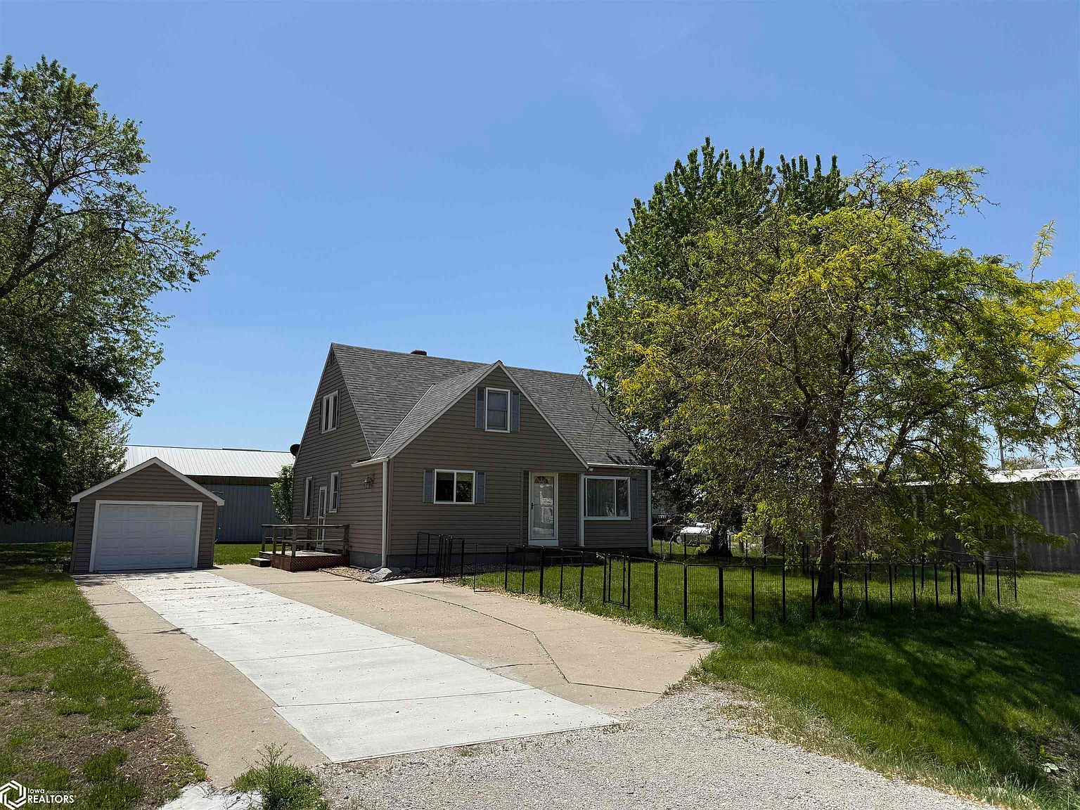1952 207th St, Percival, IA 51648 | Zillow