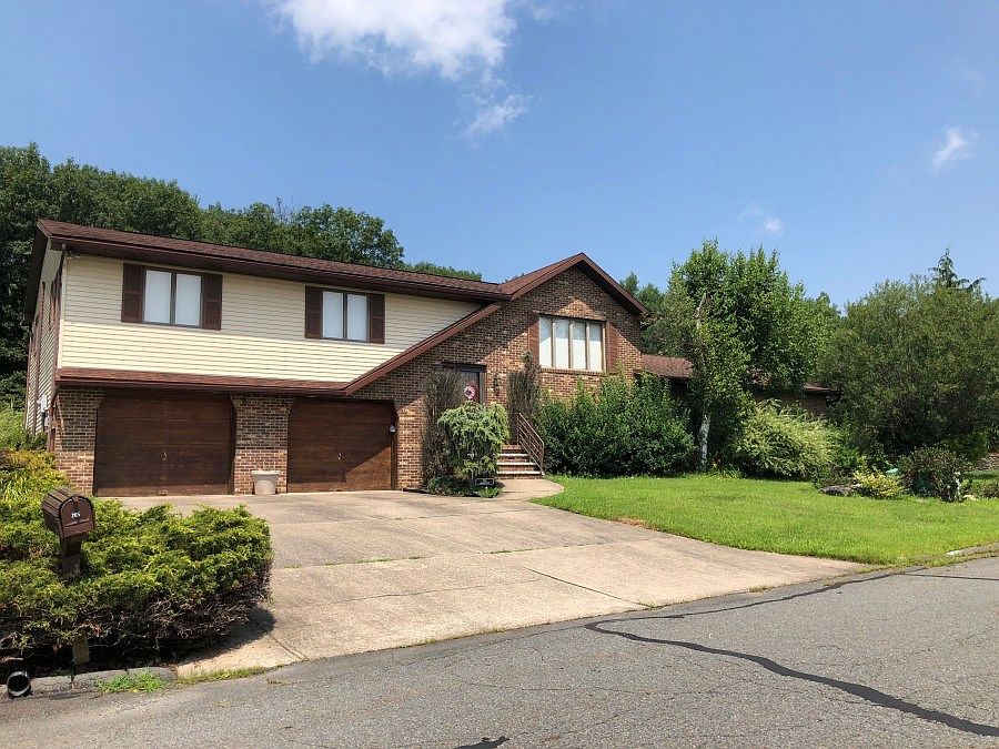 205 Rinaldi Dr, Taylor, PA 18517 | Zillow