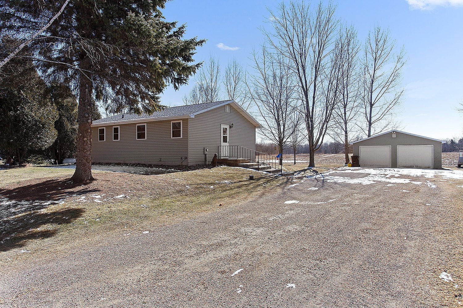 4627 Geano Beach Rd, Little Suamico, WI 54141 | Zillow
