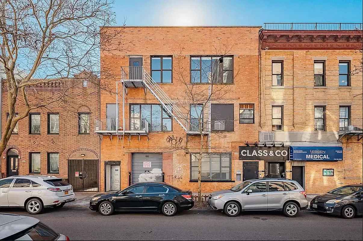 308 Graham Avenue #2B in Williamsburg, Brooklyn | StreetEasy