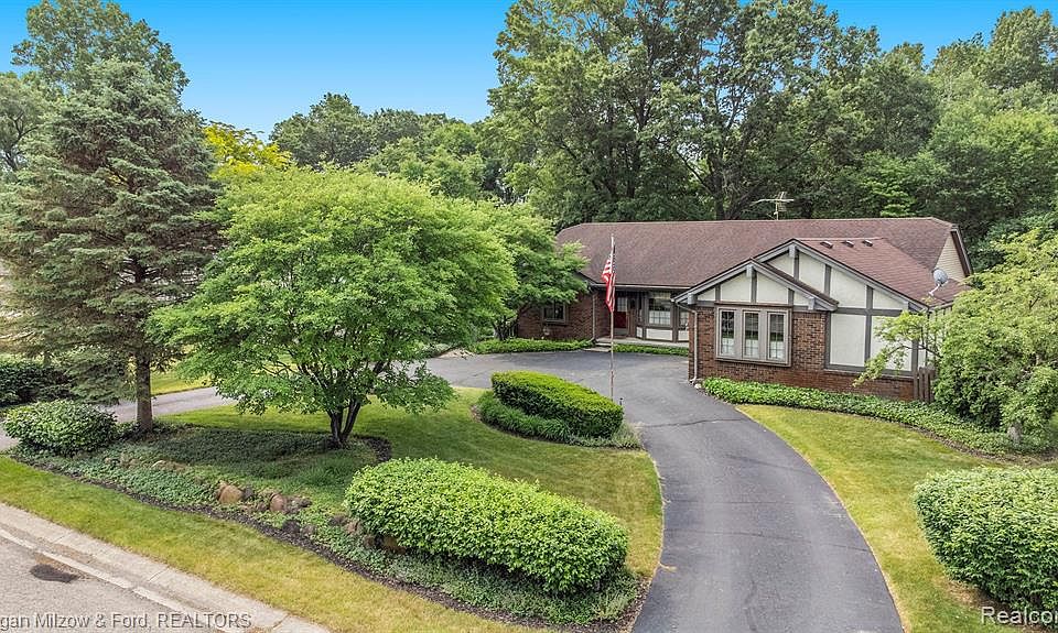 6407 Almond Ln, Clarkston, MI 48346 | Zillow