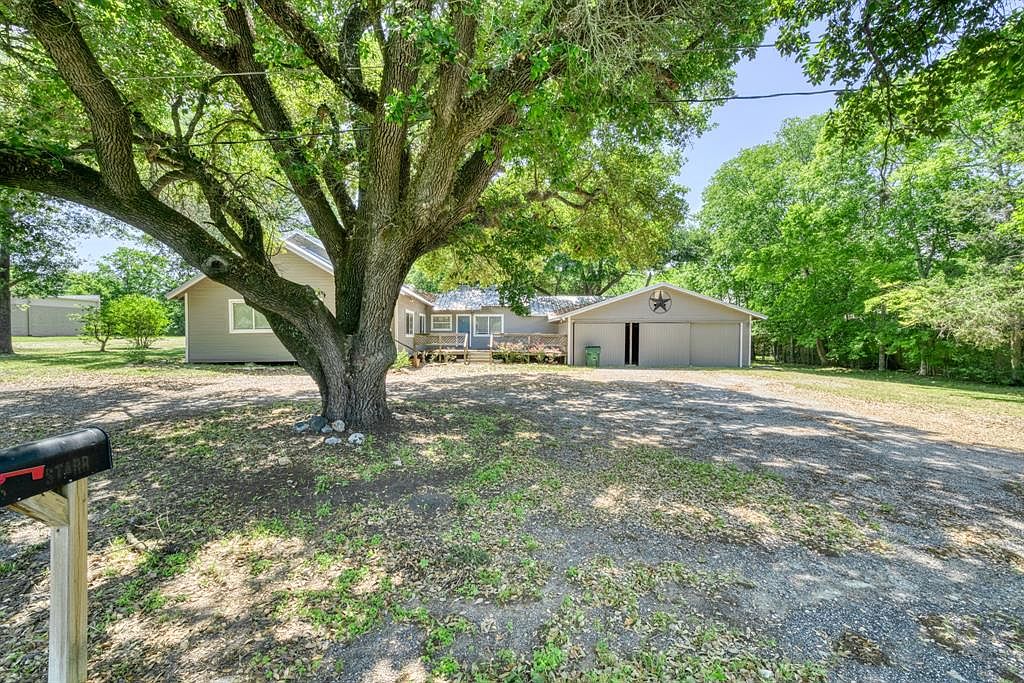 107 N Minden St, Madisonville, TX 77864 | MLS #27678702 | Zillow