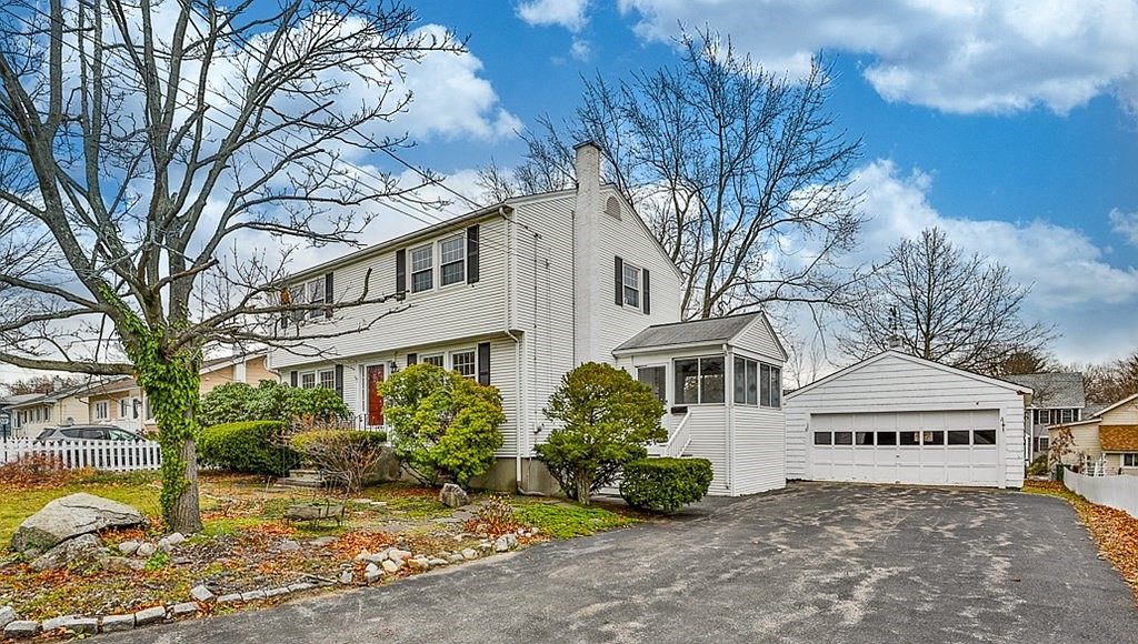 94 Carroll Pkwy, Lowell, MA 01851 | Zillow