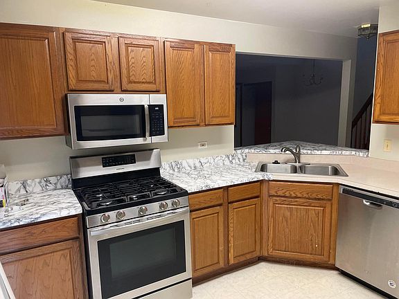 41 S Treehouse Ln #41, Round Lake, IL 60073 | Zillow