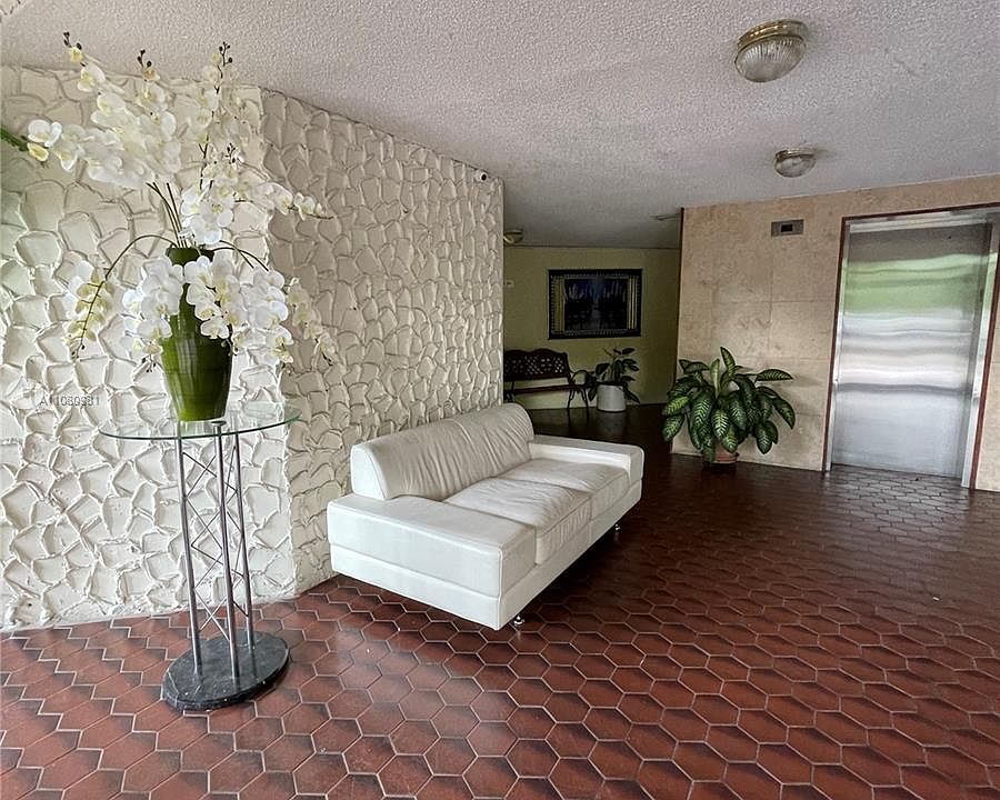 Golfview Club At Fontainebleau Park Condominiums - Miami, FL | Zillow