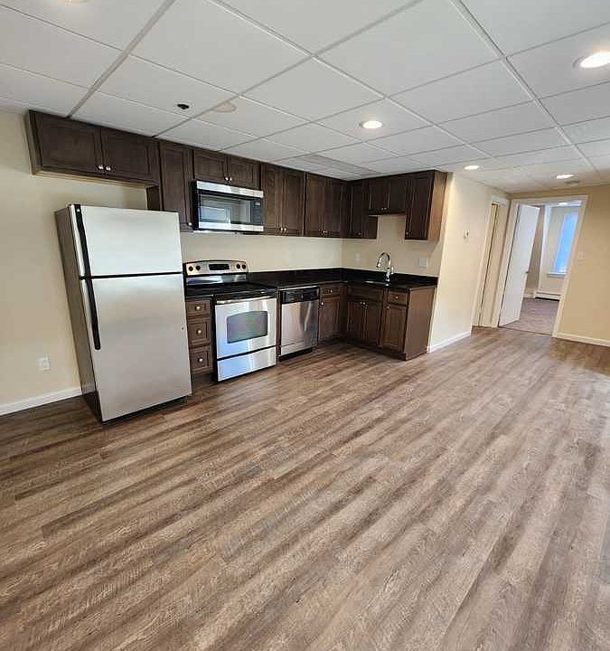 82 Main St #301, East Hampton, CT 06424 | Zillow