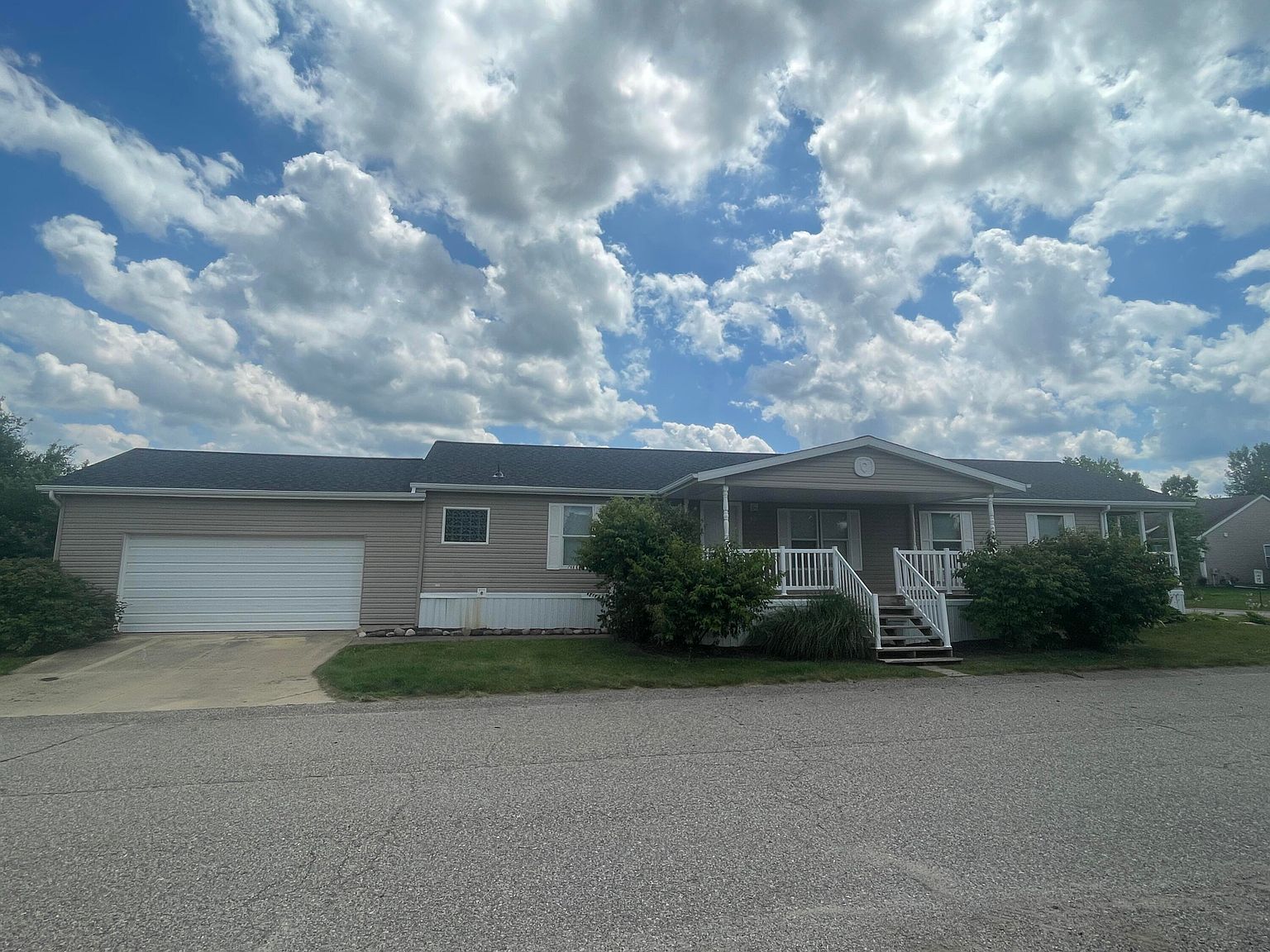 11600 E Bear Meadows Dr SE #2, Alto, MI 49302 | Zillow