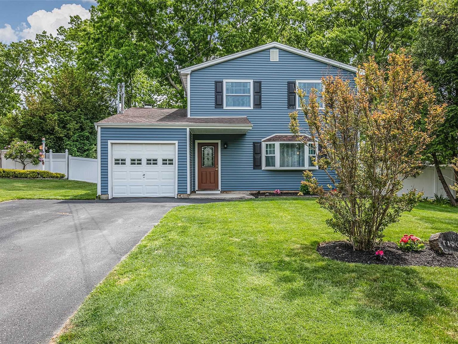 175 Maple St, Medford, NY 11763 | Zillow