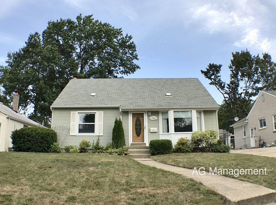 1202 Greenleaf Dr, Royal Oak, MI 48067 | Zillow
