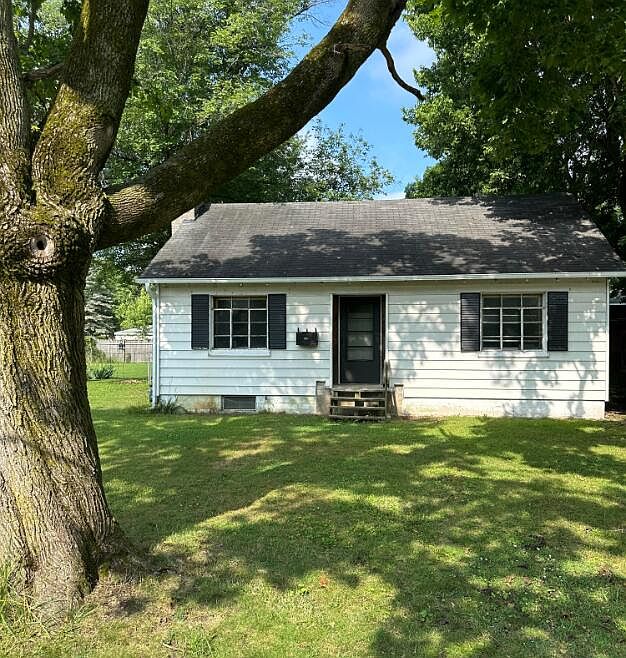 609 Spring St, Three Rivers, MI 49093 | Zillow