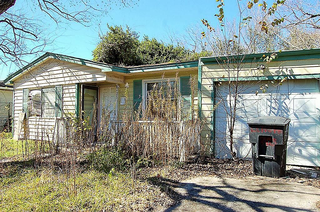 8425 Lenore St, Houston, TX 77017 | Zillow