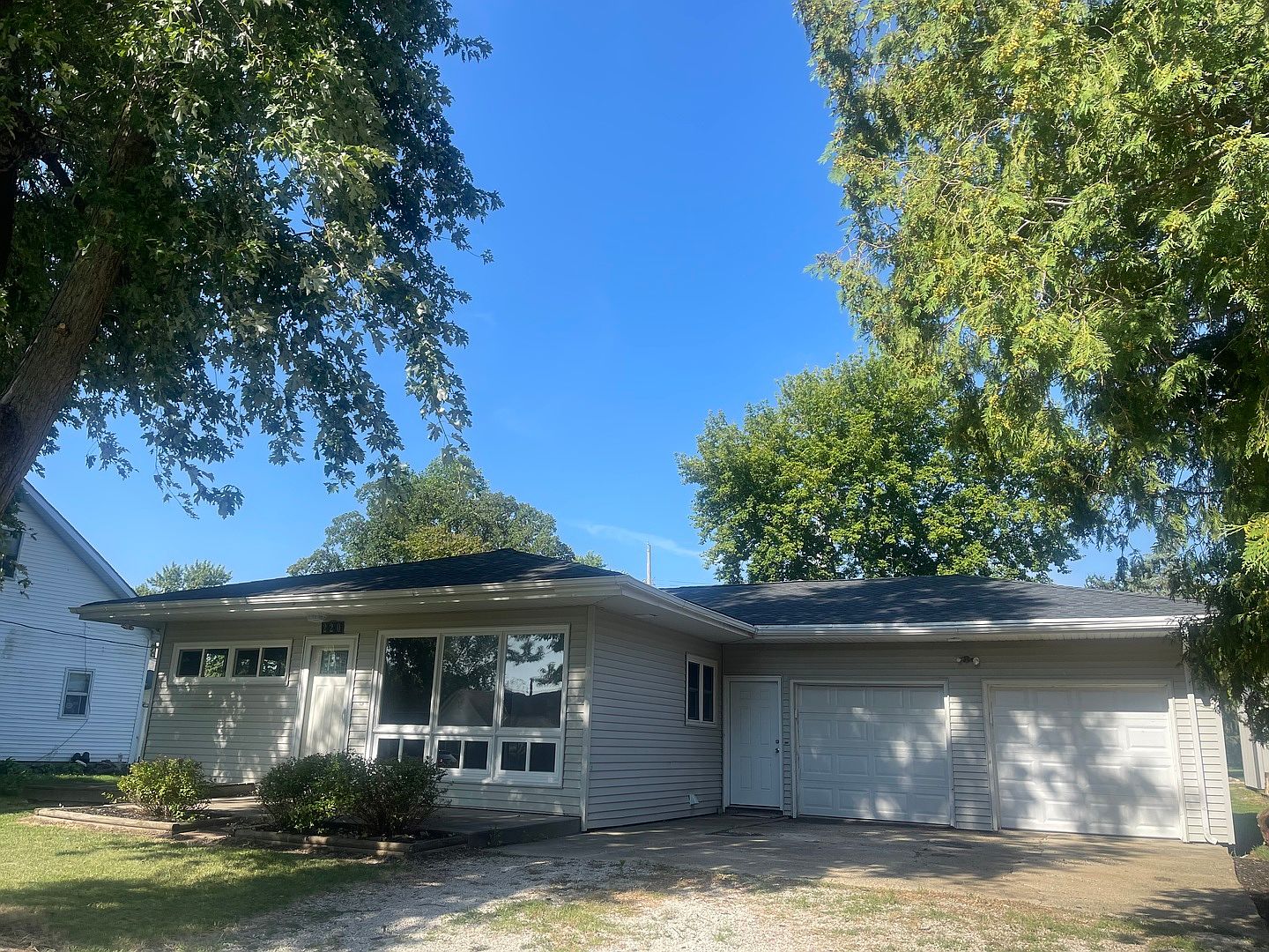 220 East St, Penfield, IL 61862 | Zillow