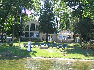 W376S5199 E Pretty Lake Rd, Dousman, WI 53118 | Zillow