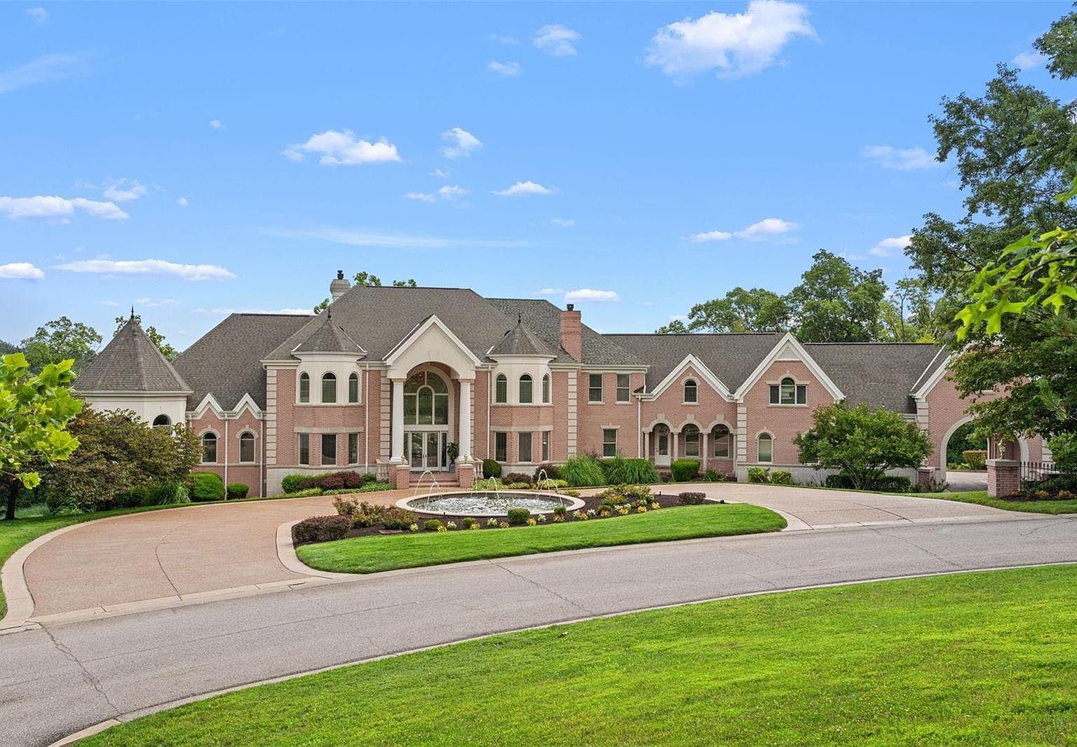 10 Upper Warson Rd, Saint Louis, MO 63124 | Zillow