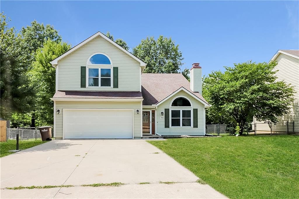 704 Canter St, Raymore, MO 64083 | Zillow
