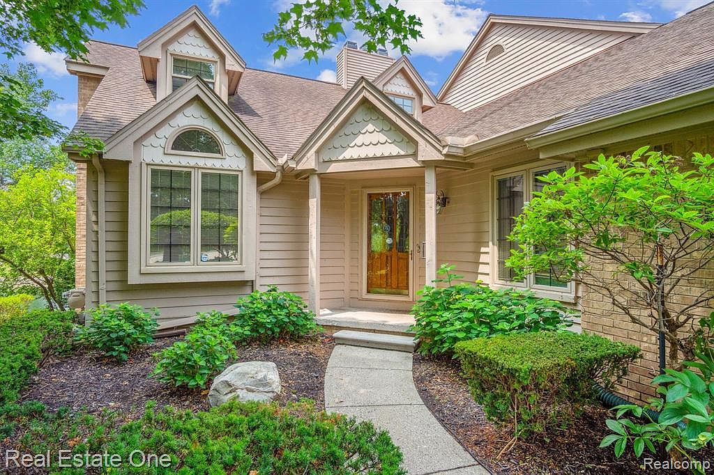 18381 Blue Heron Dr E #8, Northville, MI 48168 | Zillow