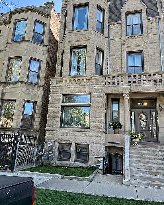 517 E 46th Pl APT 3, Chicago, IL 60653 | Zillow