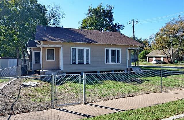 525 Washburn St, Taylor, TX 76574 | Zillow