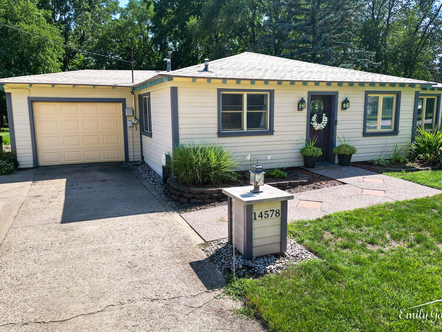 14578 Riley St, Holland, MI 49424 | Zillow