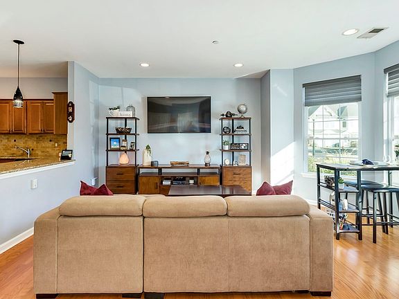 907 Emily Dr #907, Patchogue, NY 11772 | Zillow
