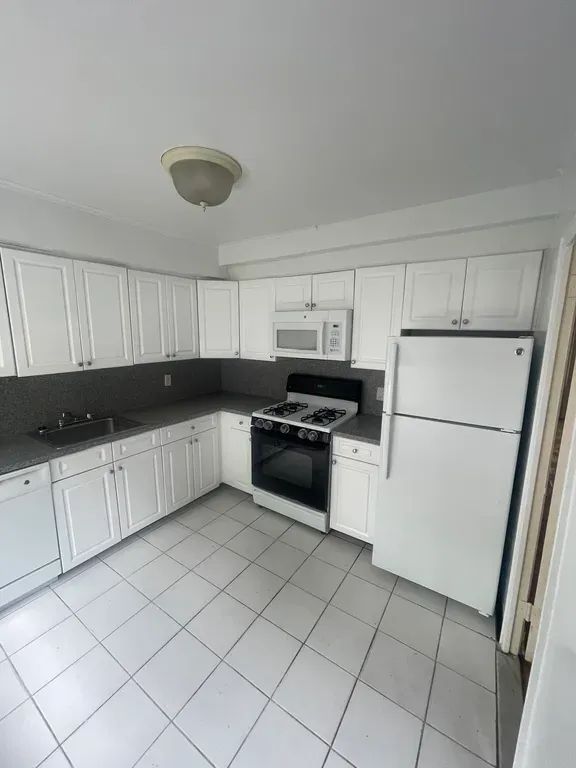 195-60a Peck Avenue #1 in Fresh Meadows, Queens | StreetEasy