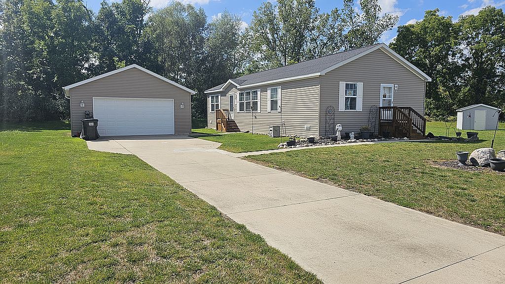 23012 Evergreen Cir, Chelsea, MI 48118 | Zillow