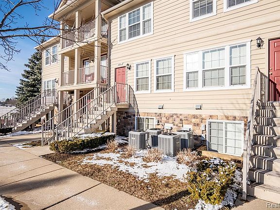 670 Lydia Ln, Pontiac, MI 48341 | Zillow