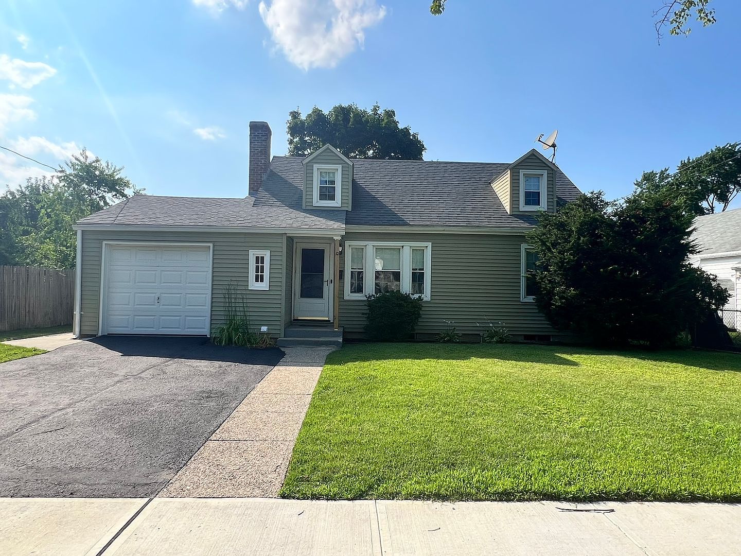 12 Bessemer St, Springfield, MA 01104 | Zillow