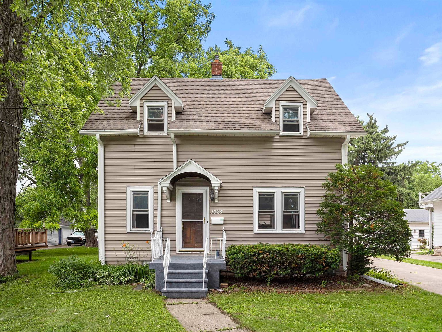 1324 W Washington St, Appleton, WI 54914 | Zillow
