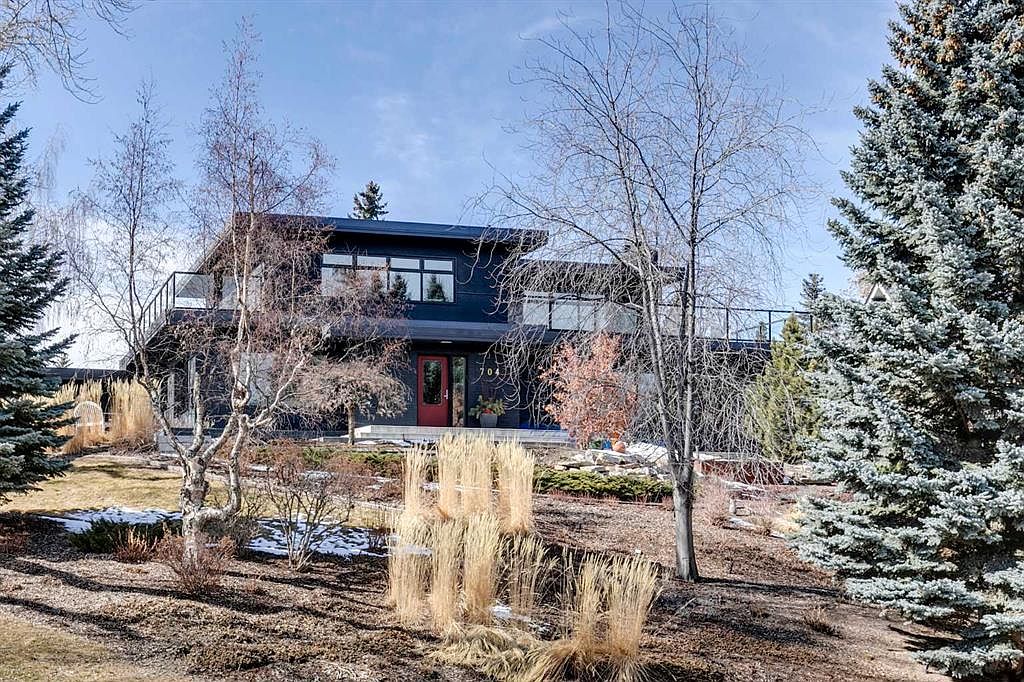 704 E Prospect Ave SW, Calgary, AB T2S 0M7 | MLS #A2201805 | Zillow