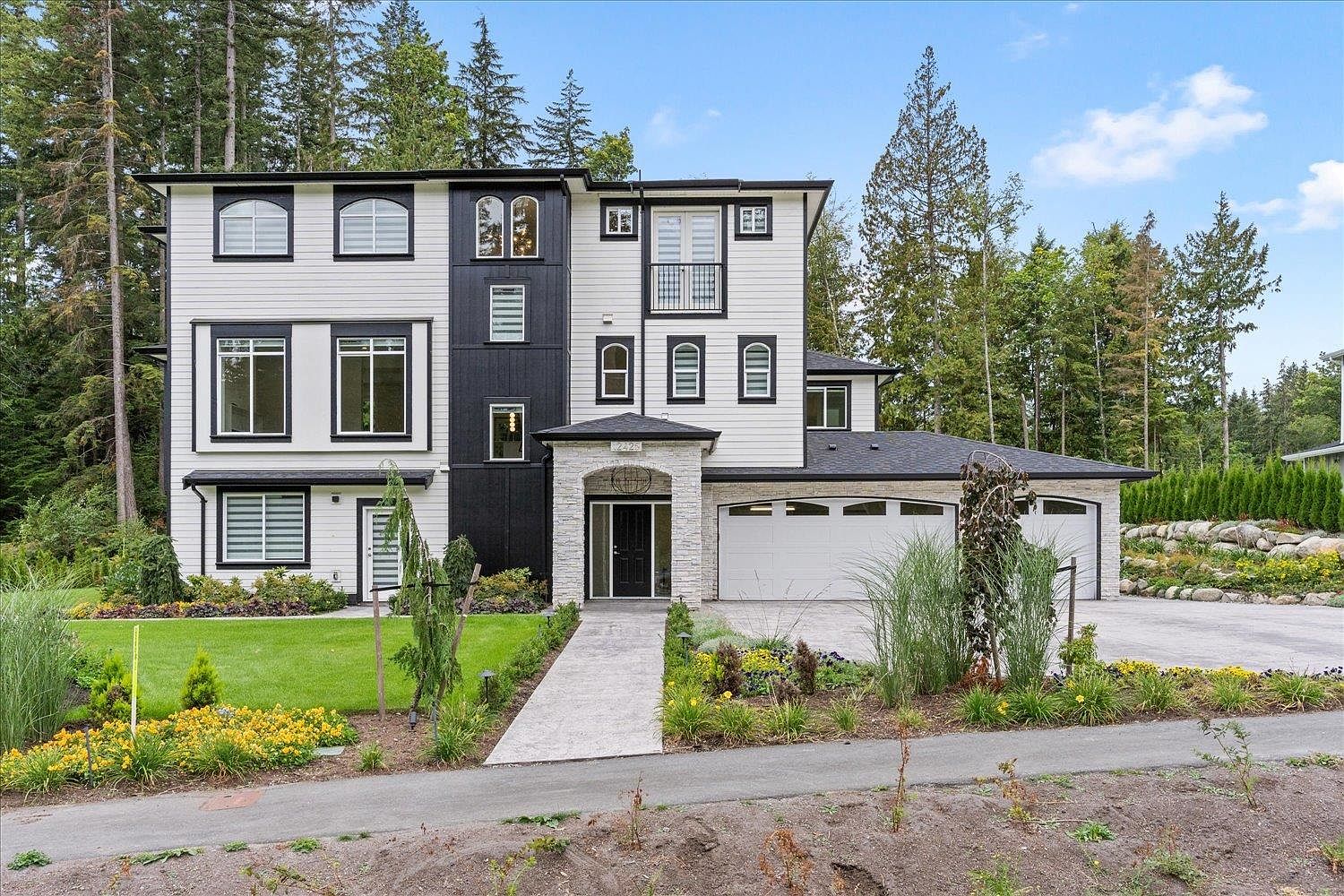 12425 271st St, Maple Ridge, BC V2W 1C2 | MLS #R2950104 | Zillow