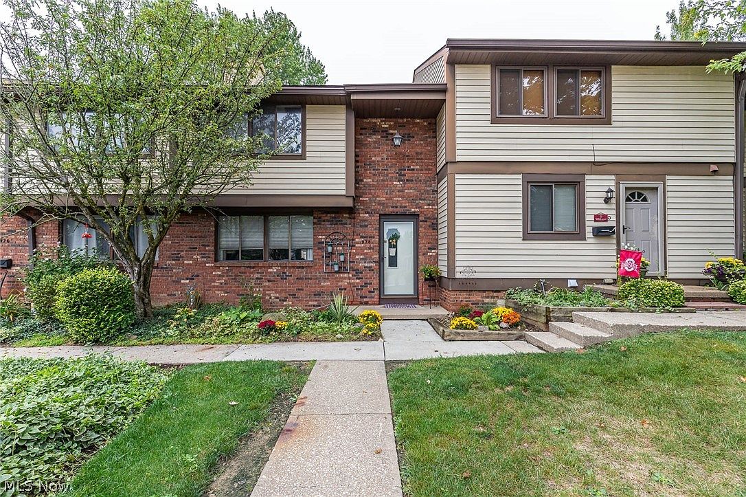 978 Hampton Ridge Dr, Akron, OH 44313 | Zillow