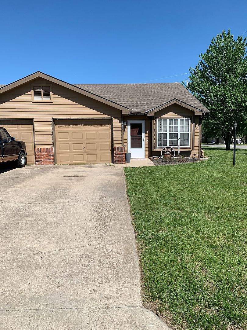 1334-1336 Birch St, Eudora, KS 66025 | Zillow